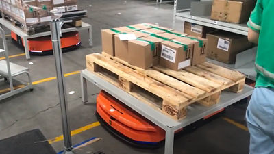 Autonomous Mobile Robots (AMR) | Dematic